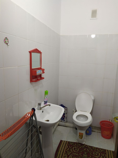Uy sotiladi yangı domdan