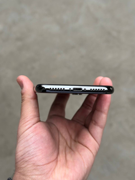 Iphone x black.