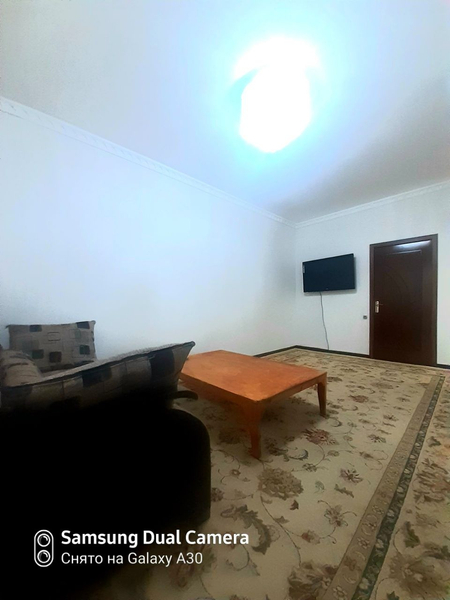 Chilonzor 21 kvartalda joylashgan 2 xonali uyumni sotaman.