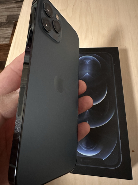 Iphon 12 pro Zo’ri tozza 256gb LLA O’zimniki
