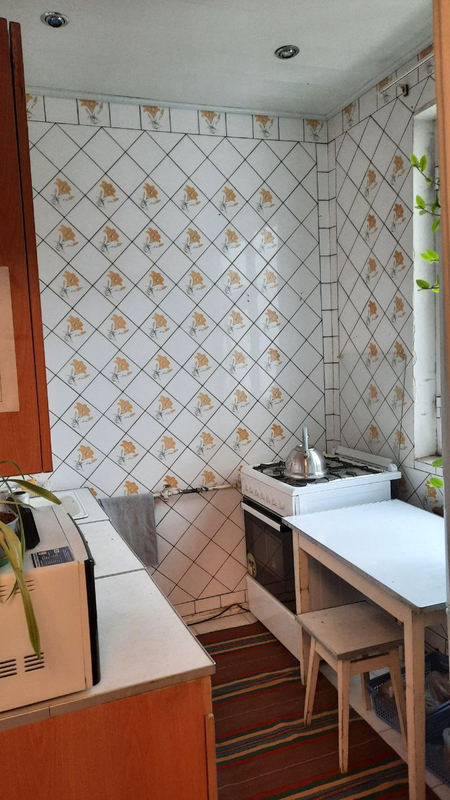 Срочно Продаю 3х-комнат На Лисунова-4