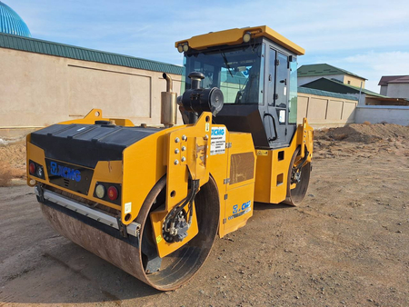 Двухвальцовый 
Каток XCMG XD103
10,5 тонна 2021 йил
600 моточас 

600