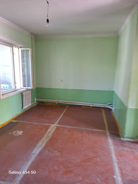 Срочно продается квартира Галерейного типа 1/3/4 Тансикбаев 42 м2  бул