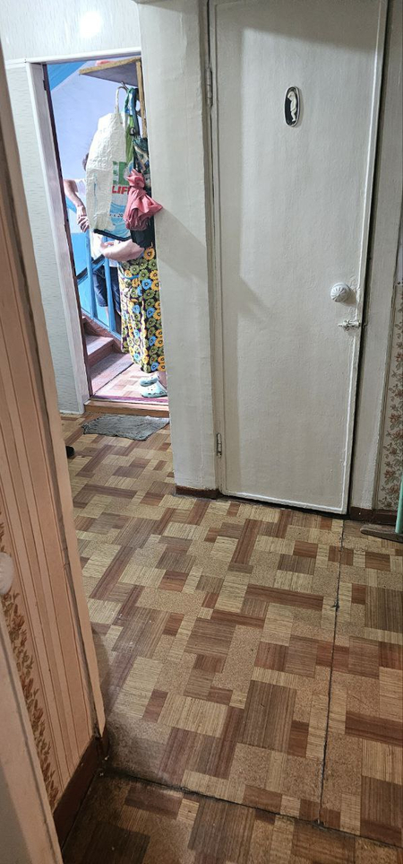 3 х КОМ КВАРТИРУ спутник 8. Огород железная дверь первый этаж.41.000уе