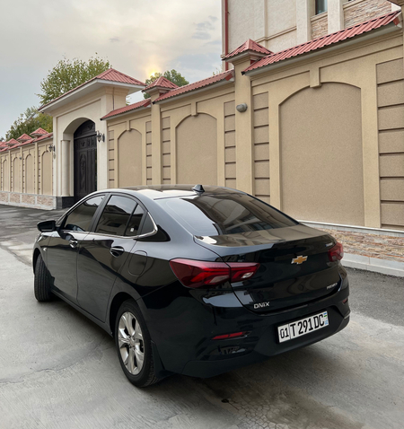 Продается Onix Premier 2 (первая партия) 2023 года, черного цвета