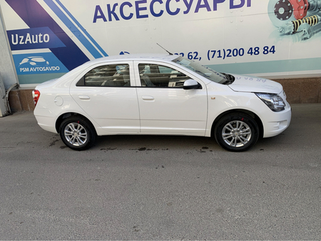 Cobalt stayl 2024 yil oq rang