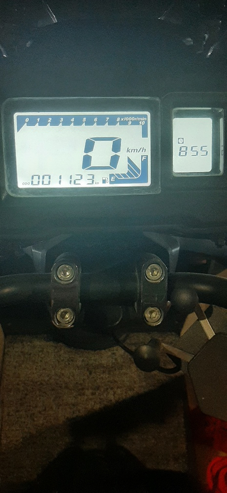 Skutir sotiladi model tank benzinda yuradi 100 ga 3 litr benzin ichadi