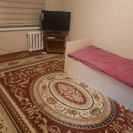 Chilonzor metro UluG'bek Drem park gofur gulom yonida 4 kv 1 xonali uy