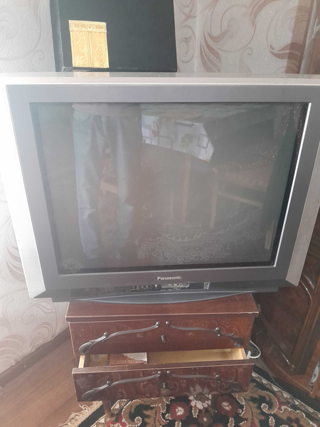 Televizor sotiladi