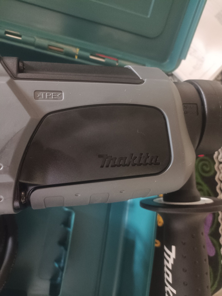 Перфаротор Makita HR2470