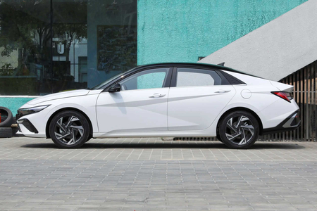 Hyundai Elantra 2023