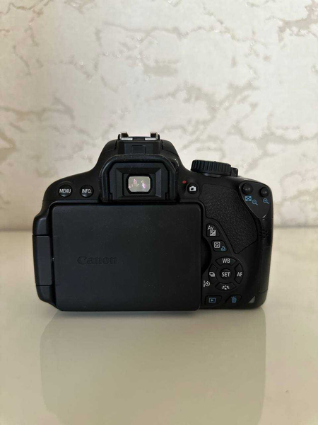 canon EOS 650D sotiladi