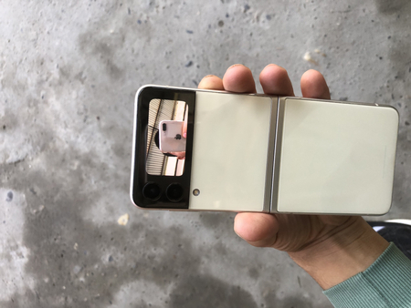 Z flip 3 zapchastga з флип 3 на запчаст