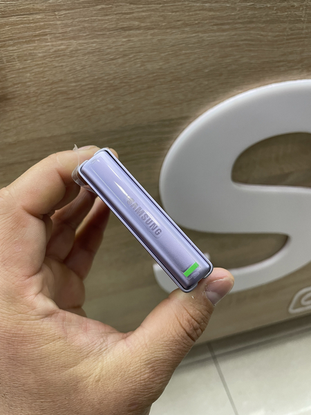Samsung galaxy Z flip 3