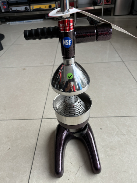 Cancan anor siqadigan aparad qoʻlda  sharbat chiqargich blinder