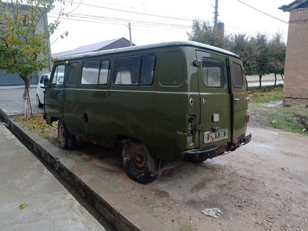 Uazik sotiladi  kimga kerak bulsa kelinglar