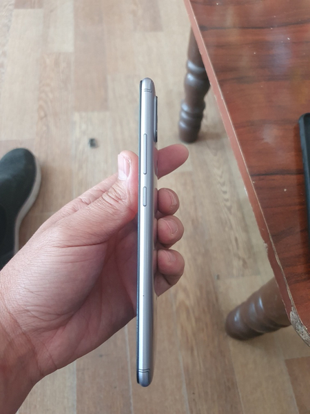 Redmi s2  sotiladi kimga kere bo'sa aloqaga chiqsin