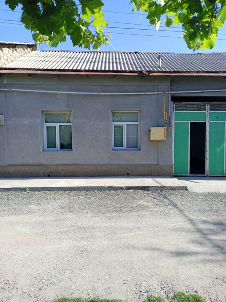 Xovli uy sotiladi