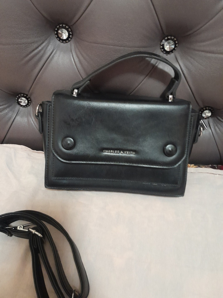 Toza koja sumka charles&keith