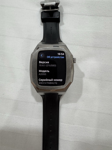 б/у iPhone SE (2020), 128 ГБ и Apple Watch 5,44mm