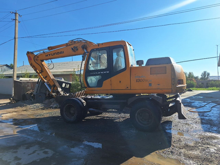 Hyundai 1300 WM Экскаватор.