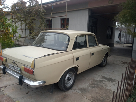 Maskvich иж 412  sotiladi