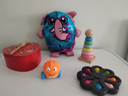 Детские игрушки .