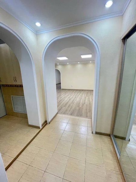 Ул Афросиаб Миробад сдаю помещение 89м2 в аренду