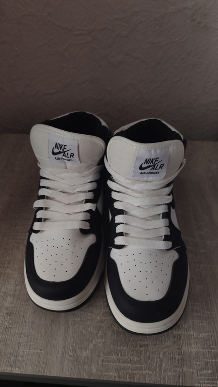 Nike jordan black and white