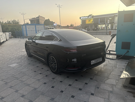 byd han (xan) sotiladi. holati yengi 500 km yurgan.  515 km zapas hod