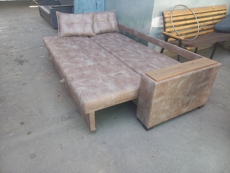 Divan razmer 2.40 m