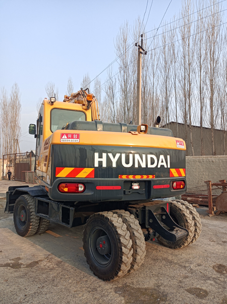 Ekiskavator Hyundai 140w