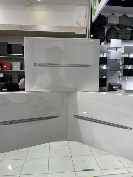 MacBook Air M1 8/256 Новый Yengi