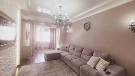 Cрочно продается квартира в Ташкенте ! Мирзо-Улугбек 3/3/4  (J3819)