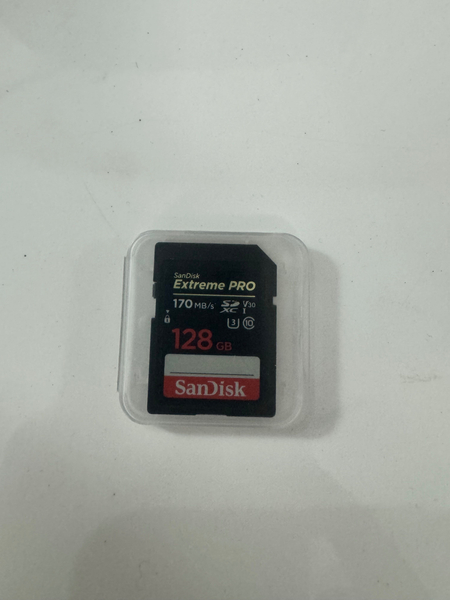 продается Canon EOS r6 профессиональная без зеркальная камера