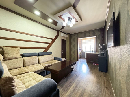 Продается квартира в Банковском доме,5 комнат,нукусская улица, 200 м2