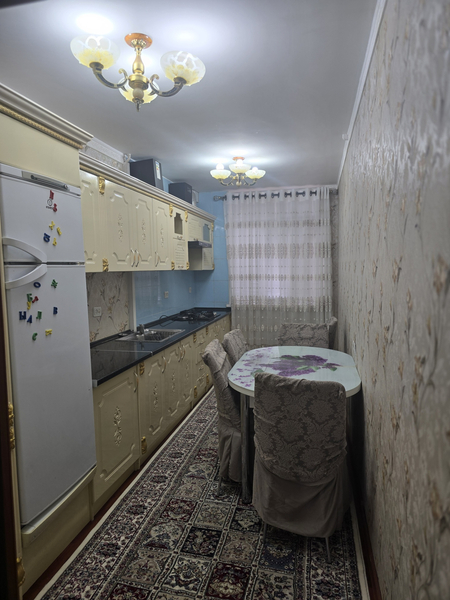 Сдаётся 3х ком квартира на 3 этаже,мебель в зале имеется,:Шарк Карзин