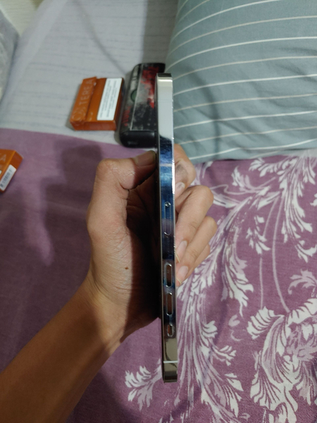 Срочно продаю iphone 12 pro max 256