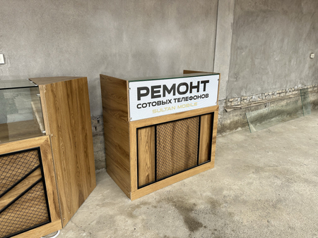 Mebel dlya vitrina telefonov