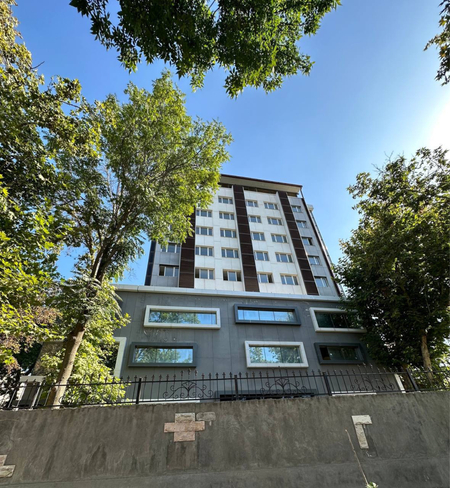 Labzak Здание 9 этажное+мансарда 12 соток, 5 600м2.Первая линия