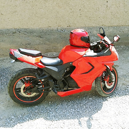 Sport bike sotiladi