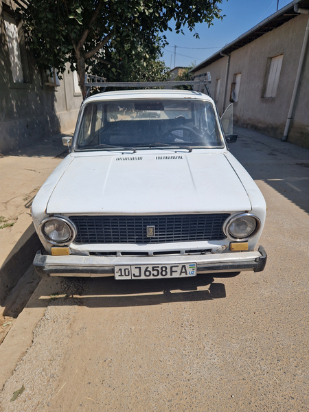 Lada 2101 sotiladi narhi 650$
