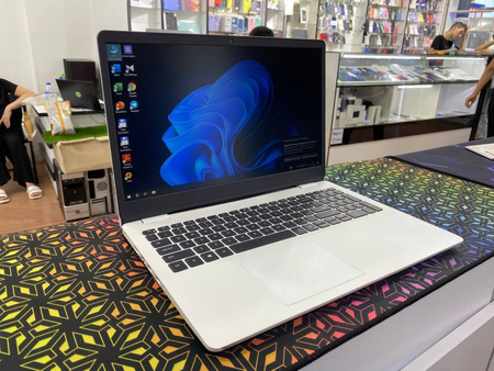 Dell inspiron Ryzen 3 8Gb /256