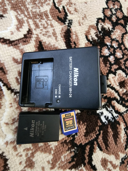 NIKON D3100 fotoaparat sotiladi