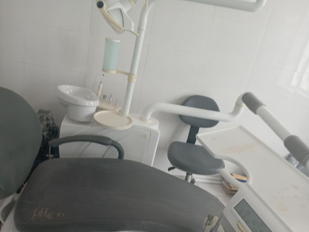 Stomatologik kreslo ishchi holatida sotiladi.