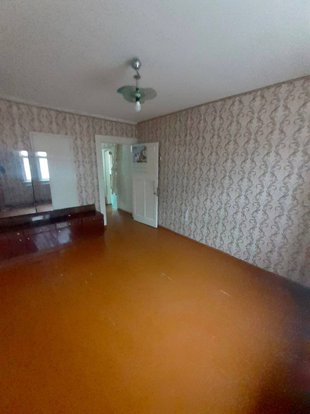 Продаётся трёх комнатная квартира