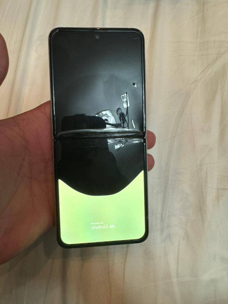 Продаю samsung flip3 и flip4 360$ за два телефона