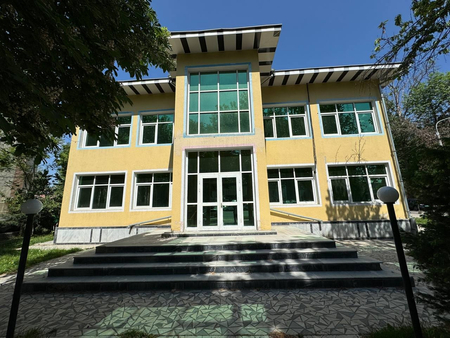 Продаётся офис 750м2 11 квартал  / напротив Корзинка