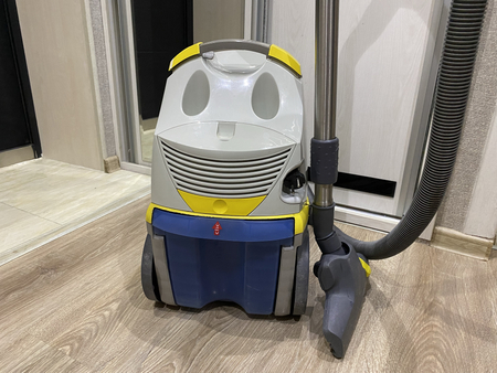 * Karcher 5500 Немецкий пылесос с водяным фильтром не дорого!