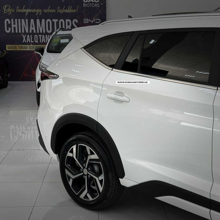 JAC JS8 — ушбу кенг салон, замонавий тизими ва кучли двигател.